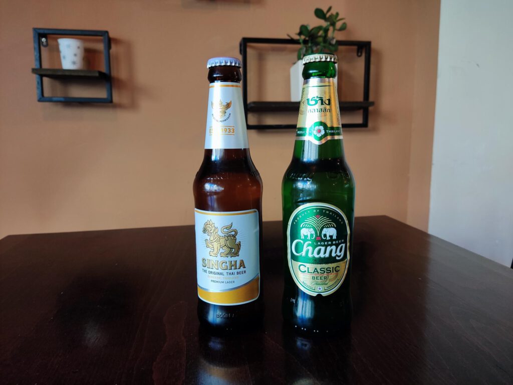 The Battle of Brews: De Verhalen Achter Singha en Chang Beer | Thai Weesp